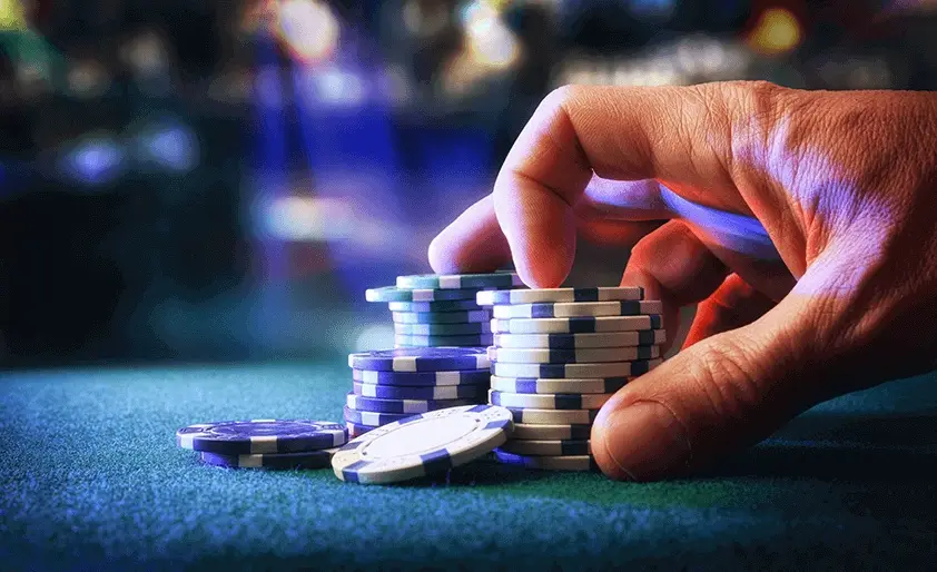 Three-Card Surprise: Poker Hand Shocks at Tournament | CasinoWow